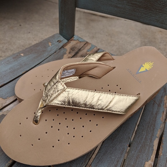 Volatile | Shoes | Volatile Gold Leather Platform Sandals Size 9m New ...